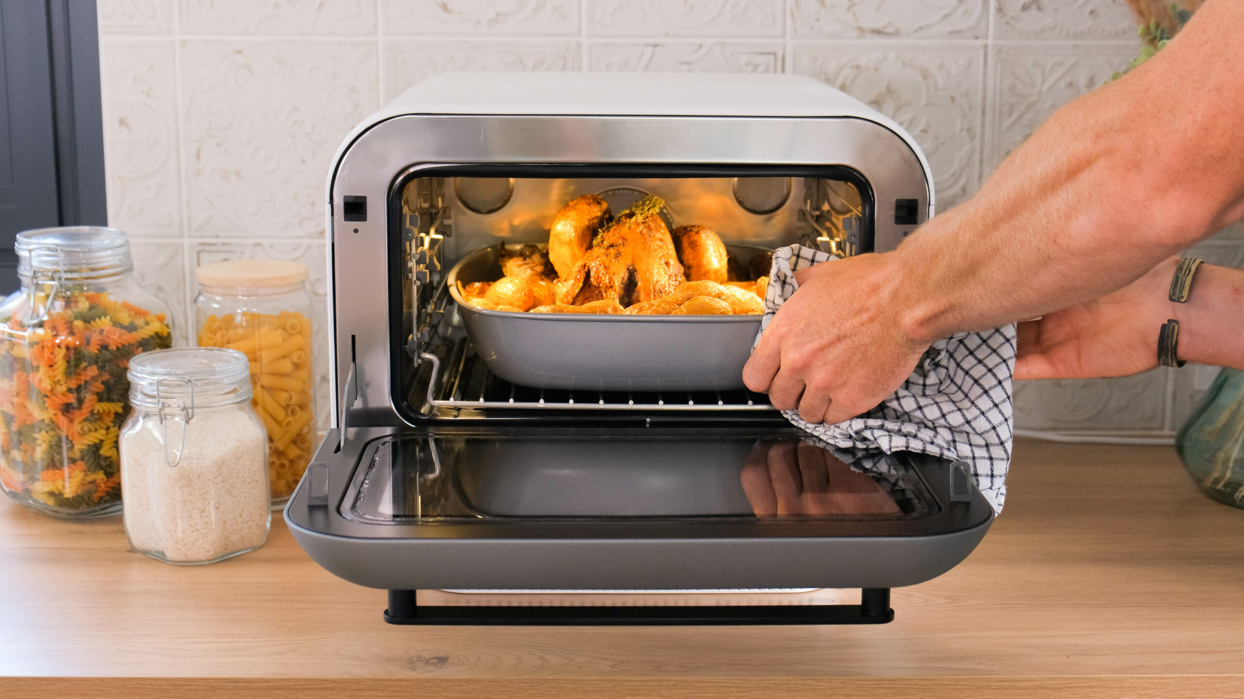 Joe, the fantastic cooking appliance - AirFryer - Daan Technologies